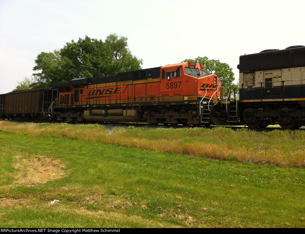 BNSF 5897